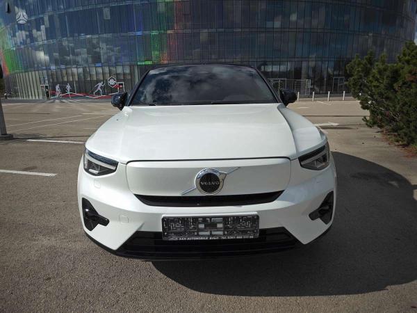 White Volvo C40 2022 in Siauliai, with an engine capacity of 0.00 L and mileage of 23 thousand km for 30100 €, photo 4 on AUTOMOTO.COM.LV