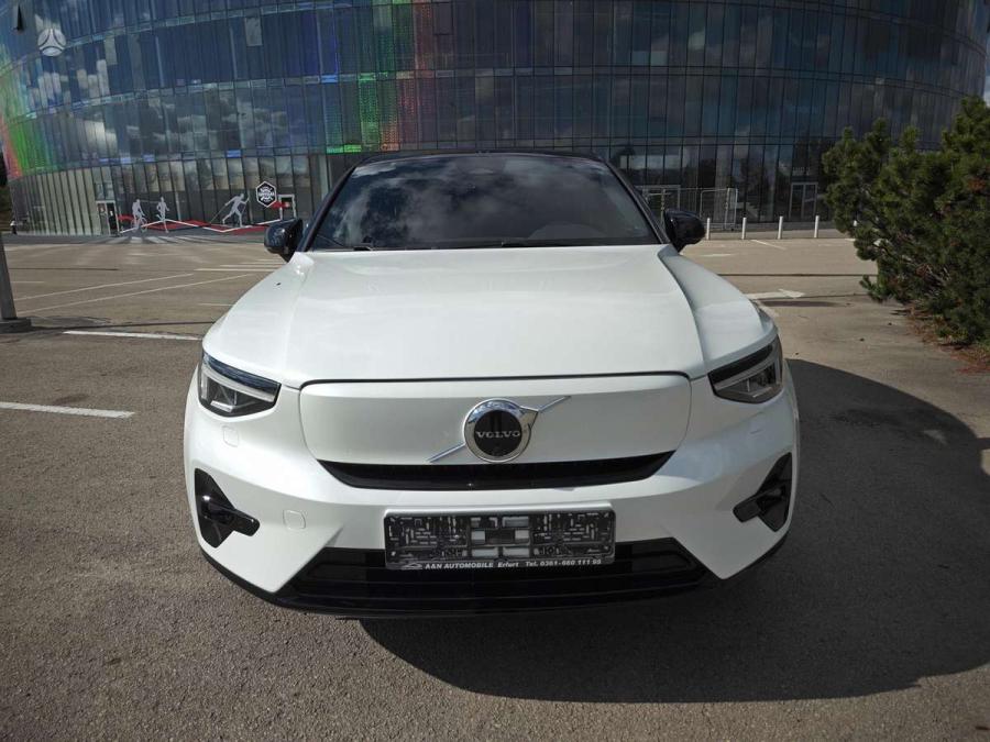 White Volvo C40 2022 in Siauliai, with an engine capacity of 0.00 L and mileage of 23 thousand km for 30100 €, photo 4 on AUTOMOTO.COM.LV