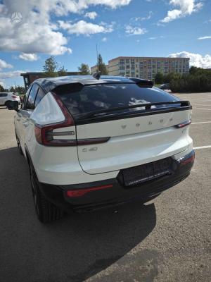 White Volvo C40 2022 in Siauliai, with an engine capacity of 0.00 L and mileage of 23 thousand km for 30100 €, photo 6 on AUTOMOTO.COM.LV
