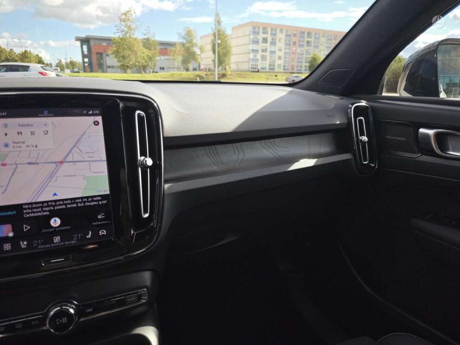 White Volvo C40 2022 in Siauliai, with an engine capacity of 0.00 L and mileage of 23 thousand km for 30100 €, photo 8 on AUTOMOTO.COM.LV