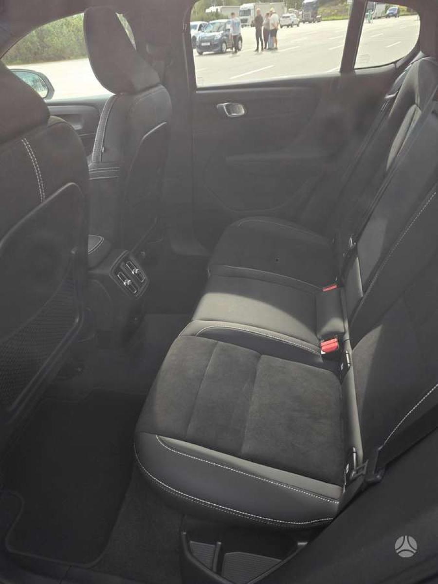 White Volvo C40 2022 in Siauliai, with an engine capacity of 0.00 L and mileage of 23 thousand km for 30100 €, photo 10 on AUTOMOTO.COM.LV