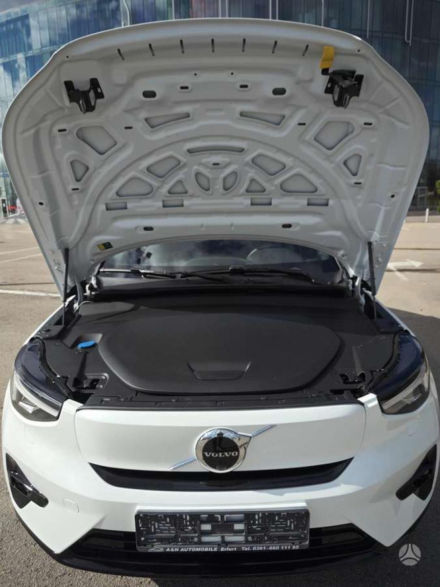 White Volvo C40 2022 in Siauliai, with an engine capacity of 0.00 L and mileage of 23 thousand km for 30100 €, photo 12 on AUTOMOTO.COM.LV