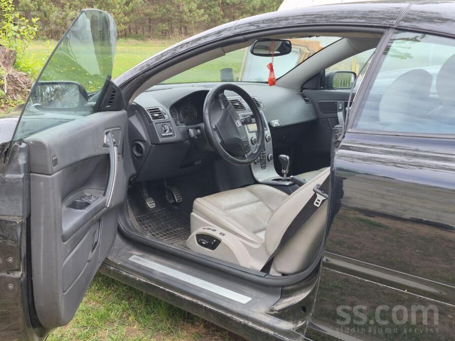 Melns Volvo C70 2006 Ogre, ar dzinēja tilpumu 2.50 L un nobraukumu 280 tūkst. km par 3000 €, foto 4 vietnē AUTOMOTO.COM.LV