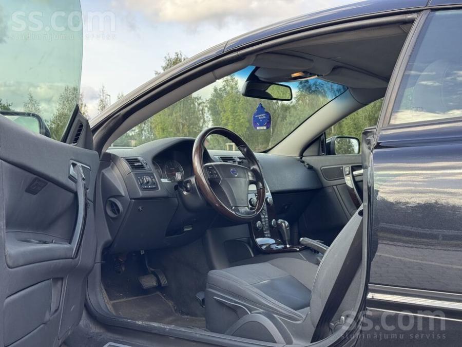 Black Volvo C70 2007 in Jelgava, with an engine capacity of 2.40 L and mileage of 278 thousand km for 4500 €, photo 6 on AUTOMOTO.COM.LV