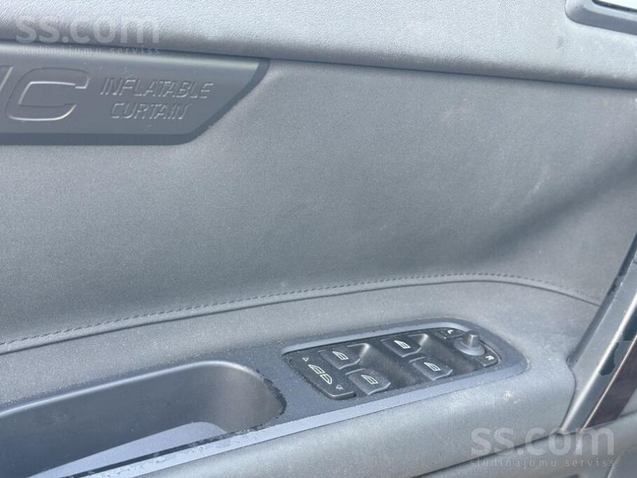 Black Volvo C70 2007 in Jelgava, with an engine capacity of 2.40 L and mileage of 278 thousand km for 4500 €, photo 7 on AUTOMOTO.COM.LV