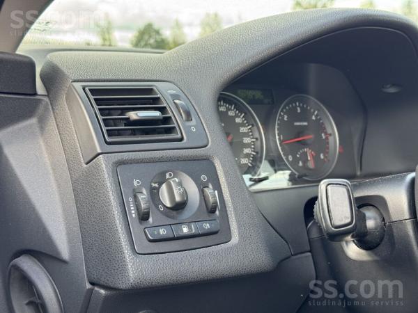 Black Volvo C70 2007 in Jelgava, with an engine capacity of 2.40 L and mileage of 278 thousand km for 4500 €, photo 7 on AUTOMOTO.COM.LV