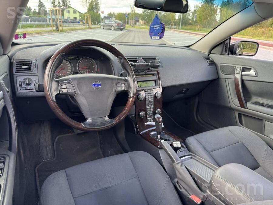 Black Volvo C70 2007 in Jelgava, with an engine capacity of 2.40 L and mileage of 278 thousand km for 4500 €, photo 9 on AUTOMOTO.COM.LV