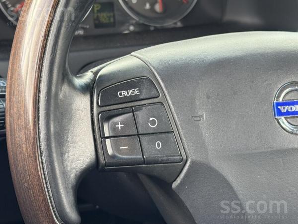 Black Volvo C70 2007 in Jelgava, with an engine capacity of 2.40 L and mileage of 278 thousand km for 4500 €, photo 9 on AUTOMOTO.COM.LV