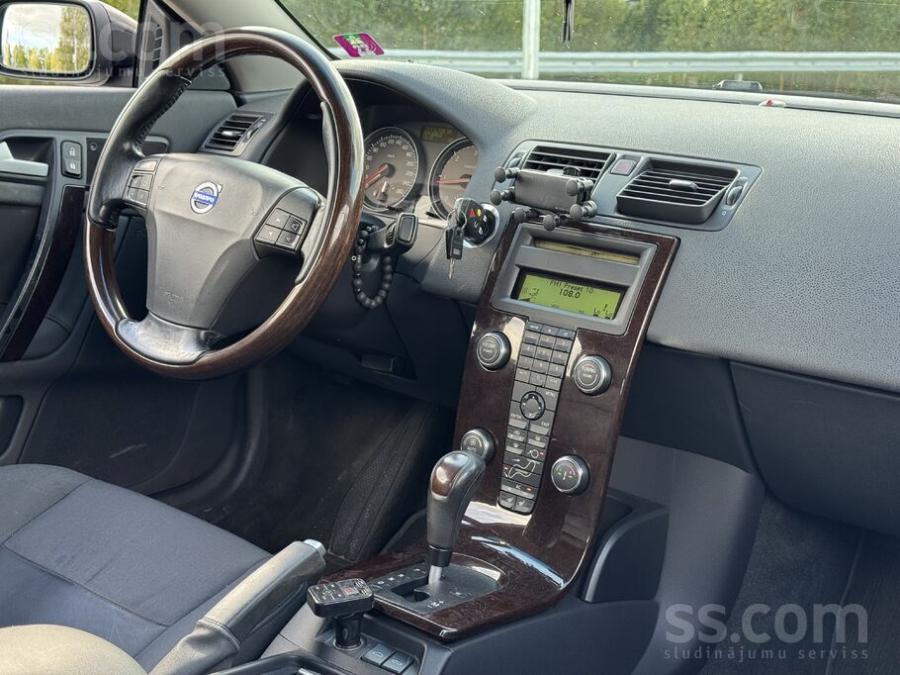 Black Volvo C70 2007 in Jelgava, with an engine capacity of 2.40 L and mileage of 278 thousand km for 4500 €, photo 13 on AUTOMOTO.COM.LV