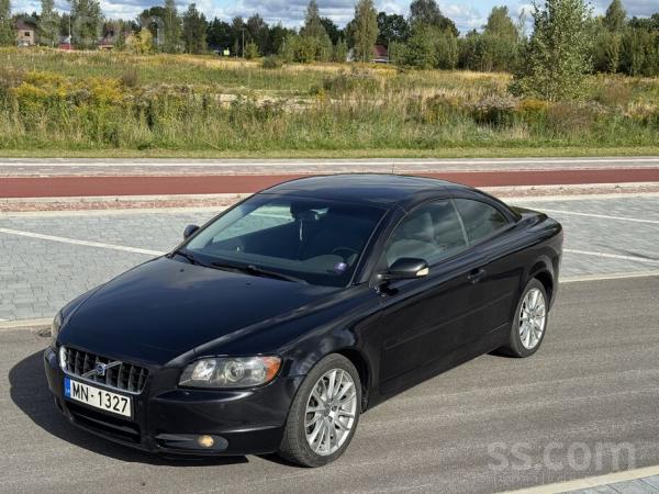 Black Volvo C70 2007 in Jelgava, with an engine capacity of 2.40 L and mileage of 278 thousand km for 4500 €, photo 1 on AUTOMOTO.COM.LV