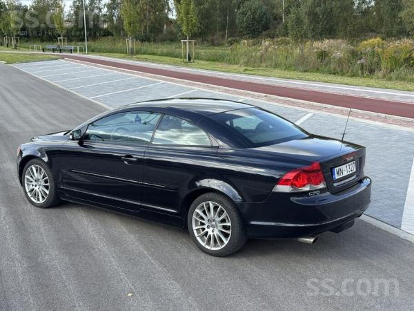 Black Volvo C70 2007 in Jelgava, with an engine capacity of 2.40 L and mileage of 278 thousand km for 4500 €, photo 4 on AUTOMOTO.COM.LV