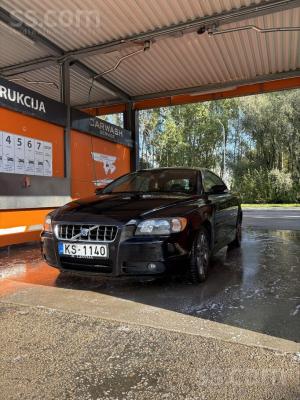 Melns Volvo C70 2007 Rīga, ar dzinēja tilpumu 2.40 L un nobraukumu 320 tūkst. km par 3800 €, foto  vietnē AUTOMOTO.COM.LV
