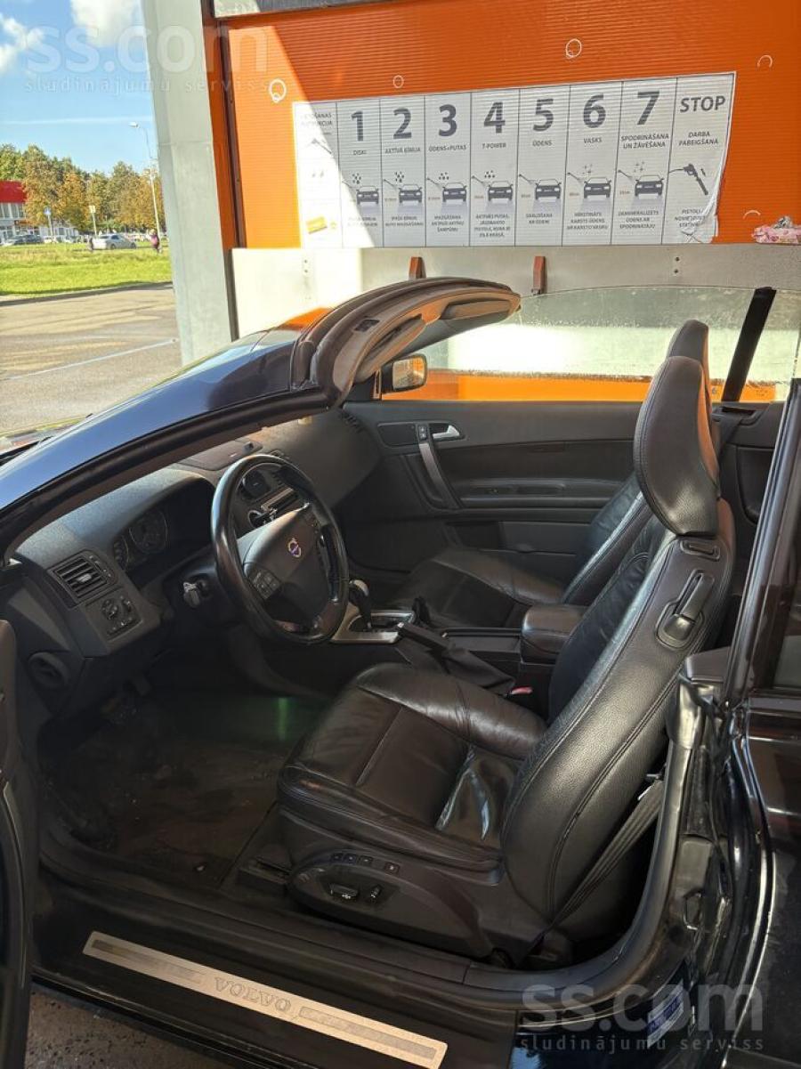 Black Volvo C70 2007 in Riga, with an engine capacity of 2.40 L and mileage of 320 thousand km for 3800 €, photo 11 on AUTOMOTO.COM.LV