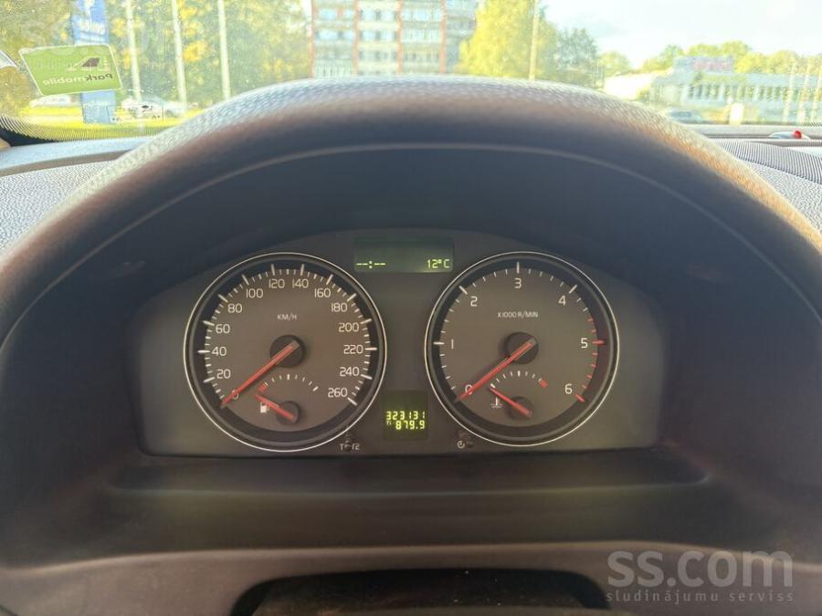 Black Volvo C70 2007 in Riga, with an engine capacity of 2.40 L and mileage of 320 thousand km for 3800 €, photo 12 on AUTOMOTO.COM.LV