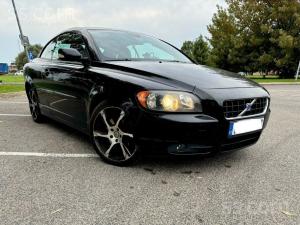 Melns Volvo C70 2007 Ogre, ar dzinēja tilpumu 2.40 L un nobraukumu 258 tūkst. km par 4800 €, foto  vietnē AUTOMOTO.COM.LV