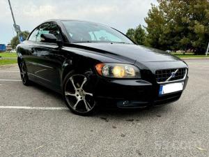 Melns Volvo C70 2007 Ogre, ar dzinēja tilpumu 2.40 L un nobraukumu 258 tūkst. km par 4300 €, foto  vietnē AUTOMOTO.COM.LV