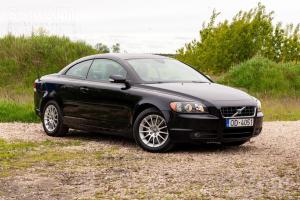 Melns Volvo C70 2007 Rīga, ar dzinēja tilpumu 2.40 L un nobraukumu 258 tūkst. km par 4995 €, foto  vietnē AUTOMOTO.COM.LV