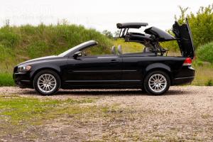 Melns Volvo C70 2007 Rīga, ar dzinēja tilpumu 2.40 L un nobraukumu 258 tūkst. km par 4995 €, foto 18 vietnē AUTOMOTO.COM.LV
