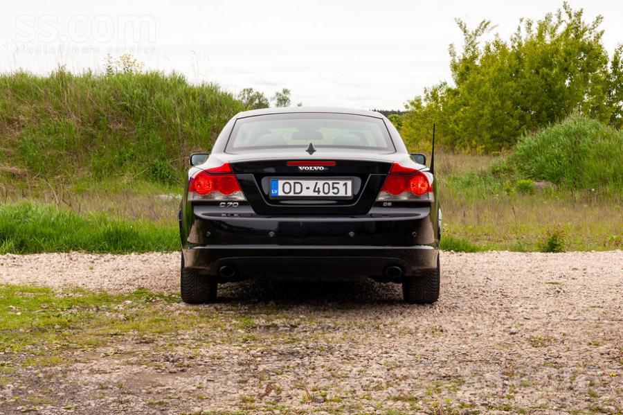 Melns Volvo C70 2007 Rīga, ar dzinēja tilpumu 2.40 L un nobraukumu 258 tūkst. km par 4995 €, foto 21 vietnē AUTOMOTO.COM.LV