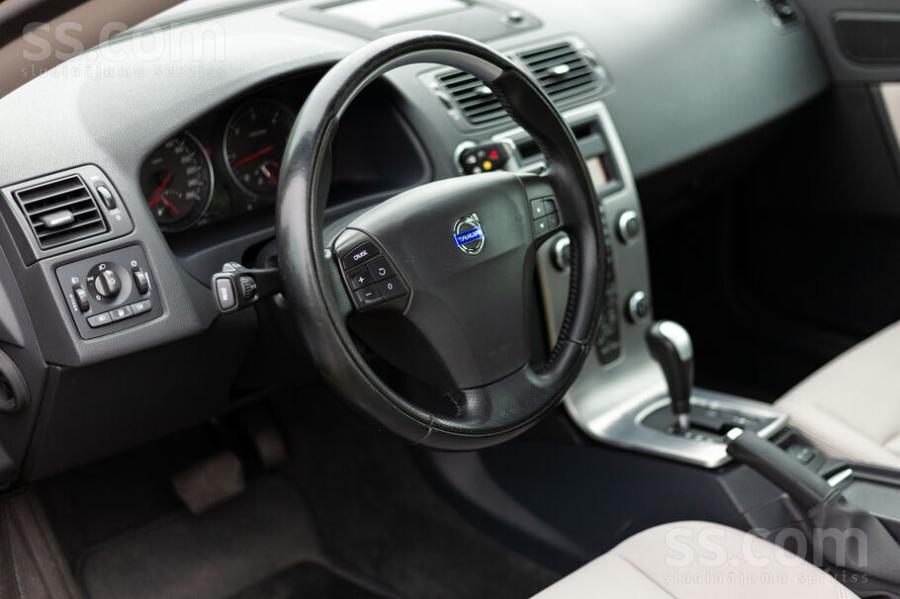 Melns Volvo C70 2007 Rīga, ar dzinēja tilpumu 2.40 L un nobraukumu 258 tūkst. km par 4995 €, foto 23 vietnē AUTOMOTO.COM.LV