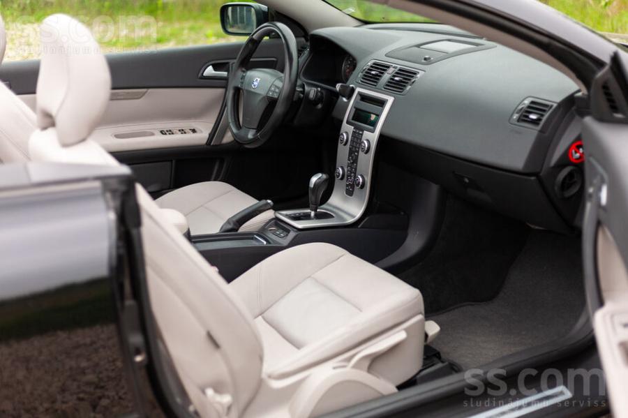 Melns Volvo C70 2007 Rīga, ar dzinēja tilpumu 2.40 L un nobraukumu 258 tūkst. km par 4995 €, foto 28 vietnē AUTOMOTO.COM.LV