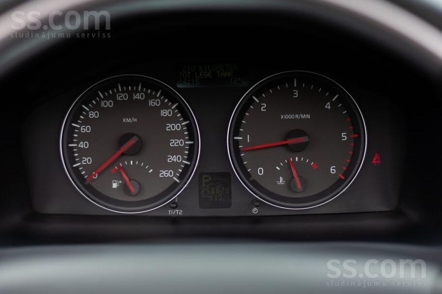 Melns Volvo C70 2007 Rīga, ar dzinēja tilpumu 2.40 L un nobraukumu 258 tūkst. km par 4995 €, foto 33 vietnē AUTOMOTO.COM.LV
