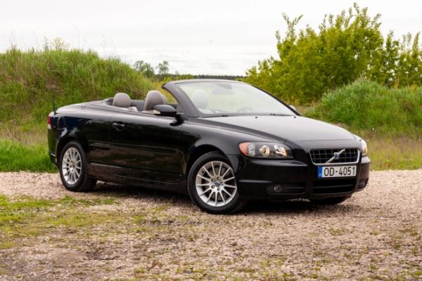 Black Volvo C70 2007 in Riga, with an engine capacity of 2.40 L and mileage of 258 thousand km for 5995 €, photo 1 on AUTOMOTO.COM.LV