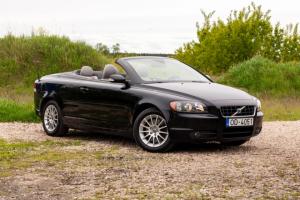 Melns Volvo C70 2007 Rīga, ar dzinēja tilpumu 2.40 L un nobraukumu 258 tūkst. km par 5995 €, foto  vietnē AUTOMOTO.COM.LV