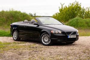 Melns Volvo C70 2007 Rīga, ar dzinēja tilpumu 2.40 L un nobraukumu 258 tūkst. km par 4995 €, foto  vietnē AUTOMOTO.COM.LV