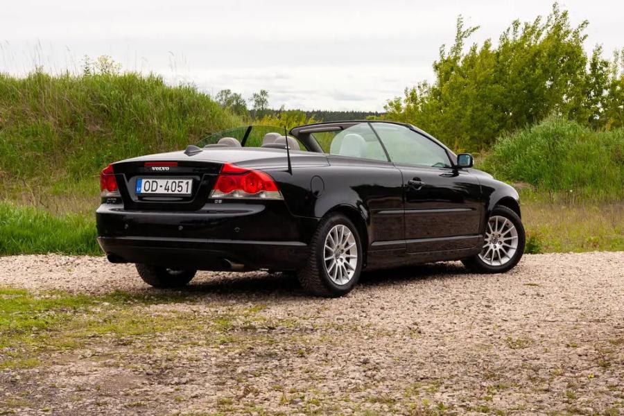 Melns Volvo C70 2007 Rīga, ar dzinēja tilpumu 2.40 L un nobraukumu 258 tūkst. km par 4995 €, foto 8 vietnē AUTOMOTO.COM.LV