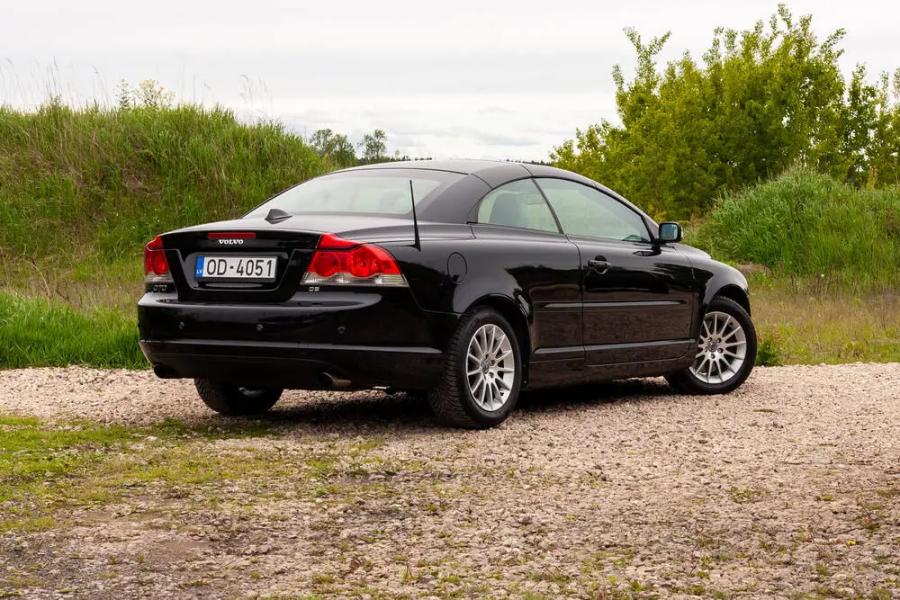 Melns Volvo C70 2007 Rīga, ar dzinēja tilpumu 2.40 L un nobraukumu 258 tūkst. km par 4995 €, foto 10 vietnē AUTOMOTO.COM.LV