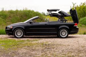 Melns Volvo C70 2007 Rīga, ar dzinēja tilpumu 2.40 L un nobraukumu 258 tūkst. km par 4995 €, foto 17 vietnē AUTOMOTO.COM.LV