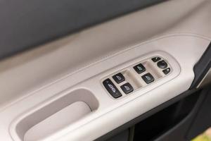 Melns Volvo C70 2007 Rīga, ar dzinēja tilpumu 2.40 L un nobraukumu 258 tūkst. km par 4995 €, foto 24 vietnē AUTOMOTO.COM.LV