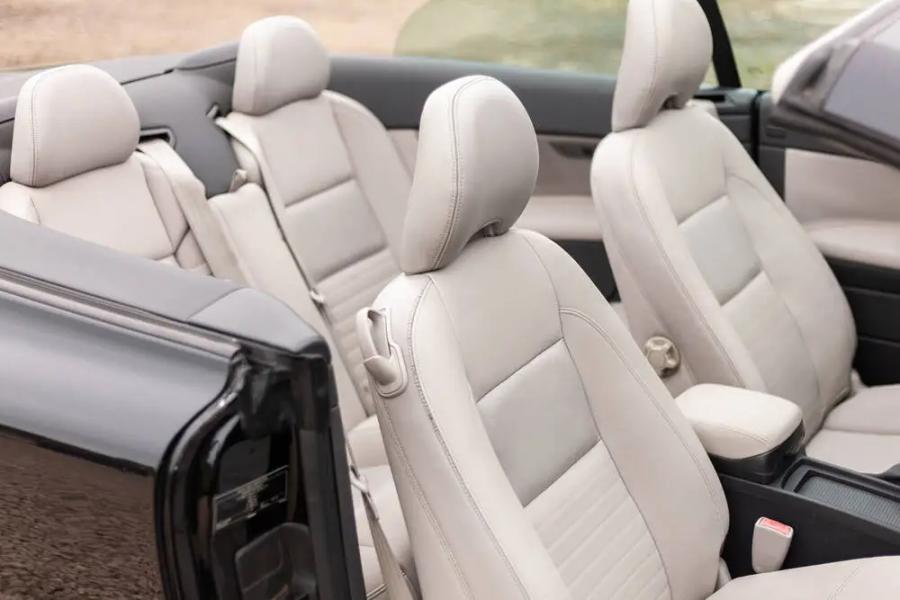 Melns Volvo C70 2007 Rīga, ar dzinēja tilpumu 2.40 L un nobraukumu 258 tūkst. km par 4995 €, foto 29 vietnē AUTOMOTO.COM.LV
