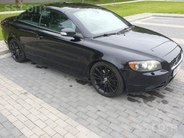 Black Volvo C70 2007 in Kuldiga, with an engine capacity of 2.40 L and mileage of 279 thousand km for 3200 €, photo 1 on AUTOMOTO.COM.LV