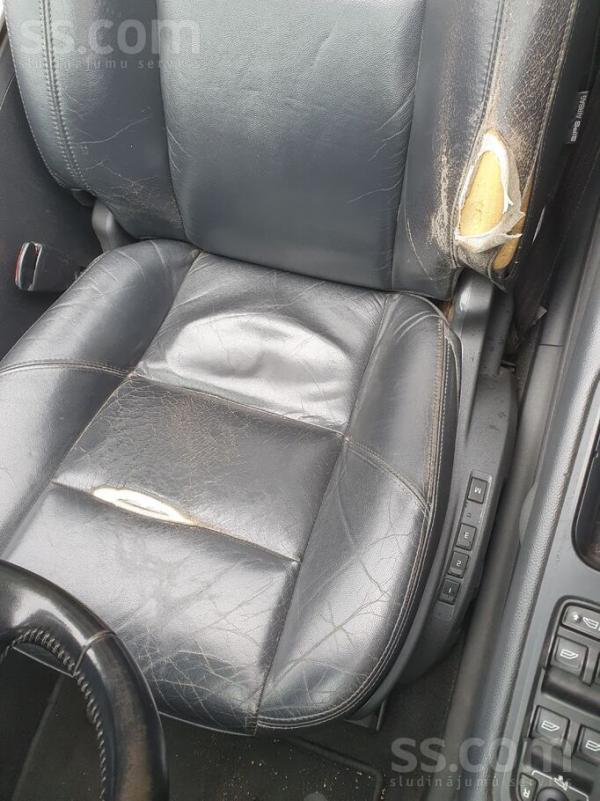 Black Volvo C70 2007 in Kuldiga, with an engine capacity of 2.40 L and mileage of 279 thousand km for 3200 €, photo 4 on AUTOMOTO.COM.LV