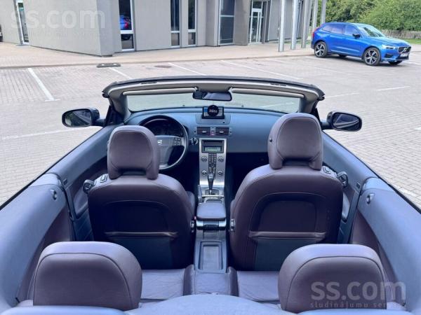 Black Volvo C70 2007 in Riga, with an engine capacity of 2.40 L and mileage of 257 thousand km for 5000 €, photo 8 on AUTOMOTO.COM.LV