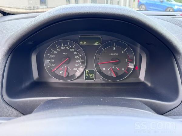 Black Volvo C70 2007 in Riga, with an engine capacity of 2.40 L and mileage of 257 thousand km for 5000 €, photo 9 on AUTOMOTO.COM.LV