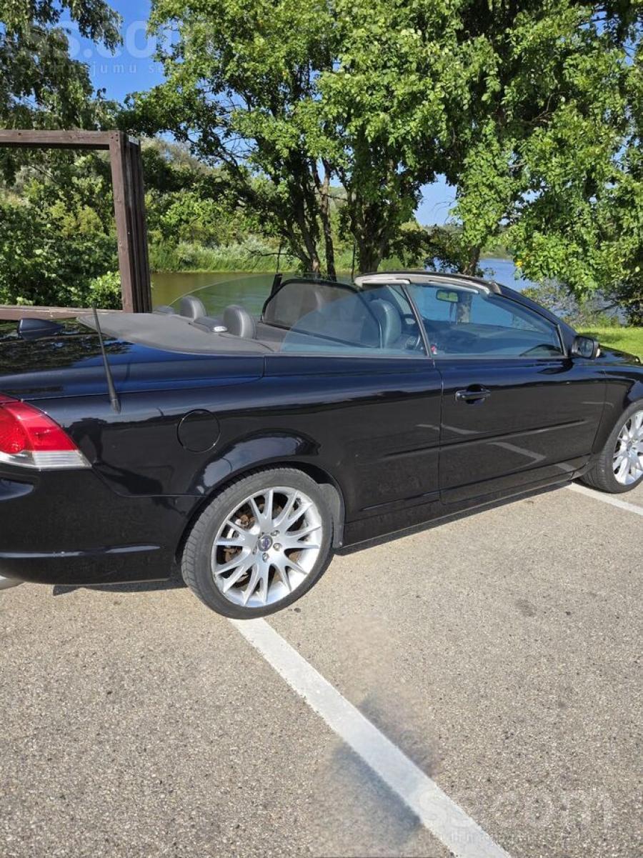 Black Volvo C70 2008 in Riga, with an engine capacity of 2.40 L and mileage of 280 thousand km for 5600 €, photo 4 on AUTOMOTO.COM.LV