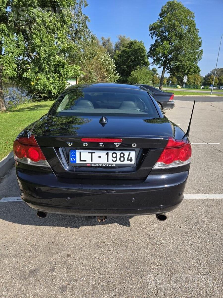 Black Volvo C70 2008 in Riga, with an engine capacity of 2.40 L and mileage of 280 thousand km for 5600 €, photo 9 on AUTOMOTO.COM.LV