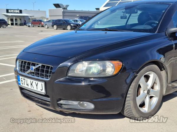 Melns Volvo C70 2008 Tallina, ar dzinēja tilpumu 2.00 L un nobraukumu 205 tūkst. km par 5900 €, foto 3 vietnē AUTOMOTO.COM.LV
