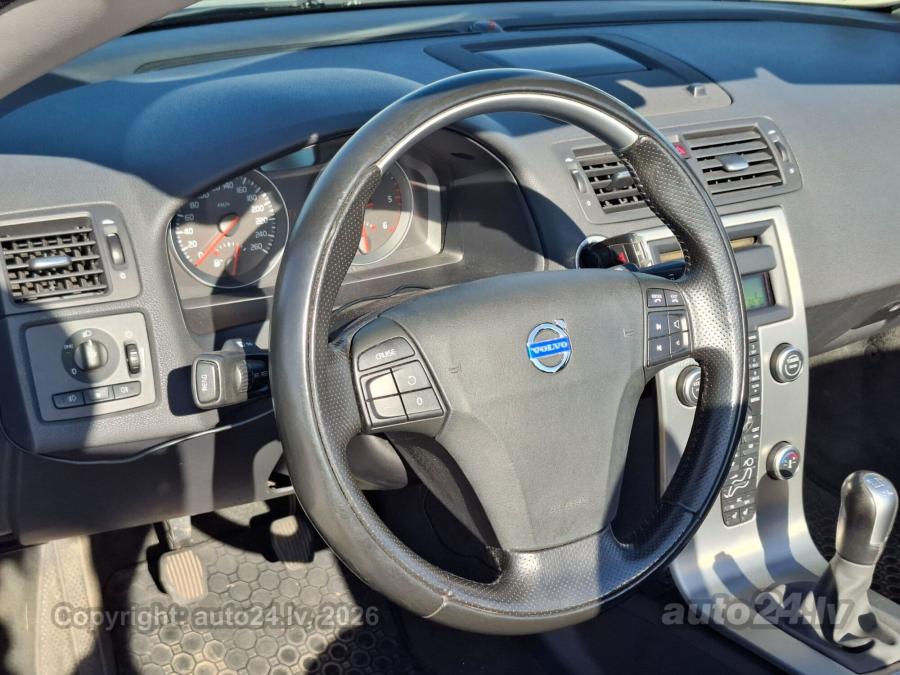 Melns Volvo C70 2008 Tallina, ar dzinēja tilpumu 2.00 L un nobraukumu 205 tūkst. km par 5900 €, foto 29 vietnē AUTOMOTO.COM.LV