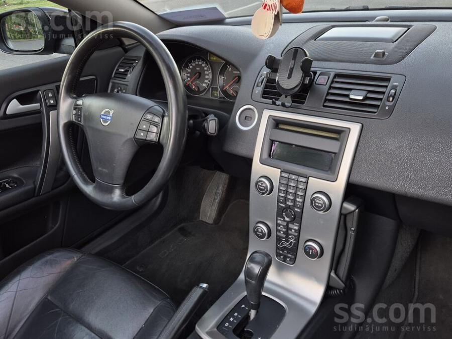 Melns Volvo C70 2008 Rīga, ar dzinēja tilpumu 2.40 L un nobraukumu 245 tūkst. km par 5000 €, foto 24 vietnē AUTOMOTO.COM.LV