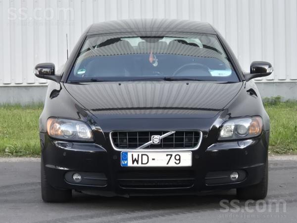 Black Volvo C70 2008 in Riga, with an engine capacity of 2.40 L and mileage of 245 thousand km for 4590 €, photo 3 on AUTOMOTO.COM.LV