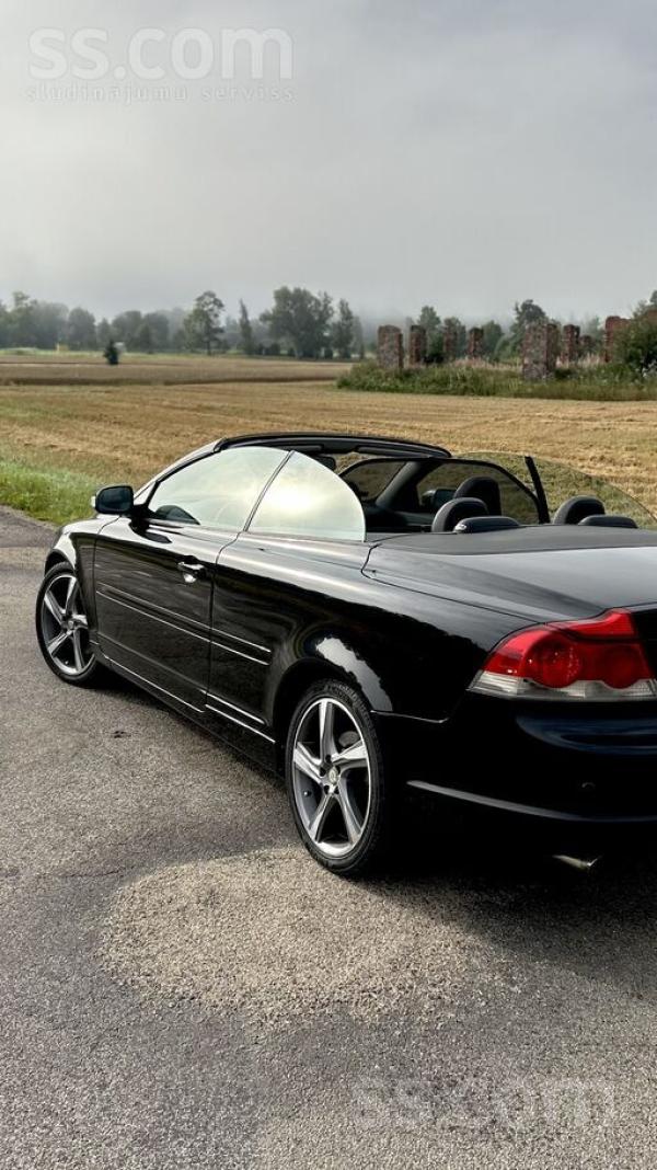 Black Volvo C70 2008 in Riga, with an engine capacity of 2.40 L and mileage of 310 thousand km for 5400 €, photo 1 on AUTOMOTO.COM.LV