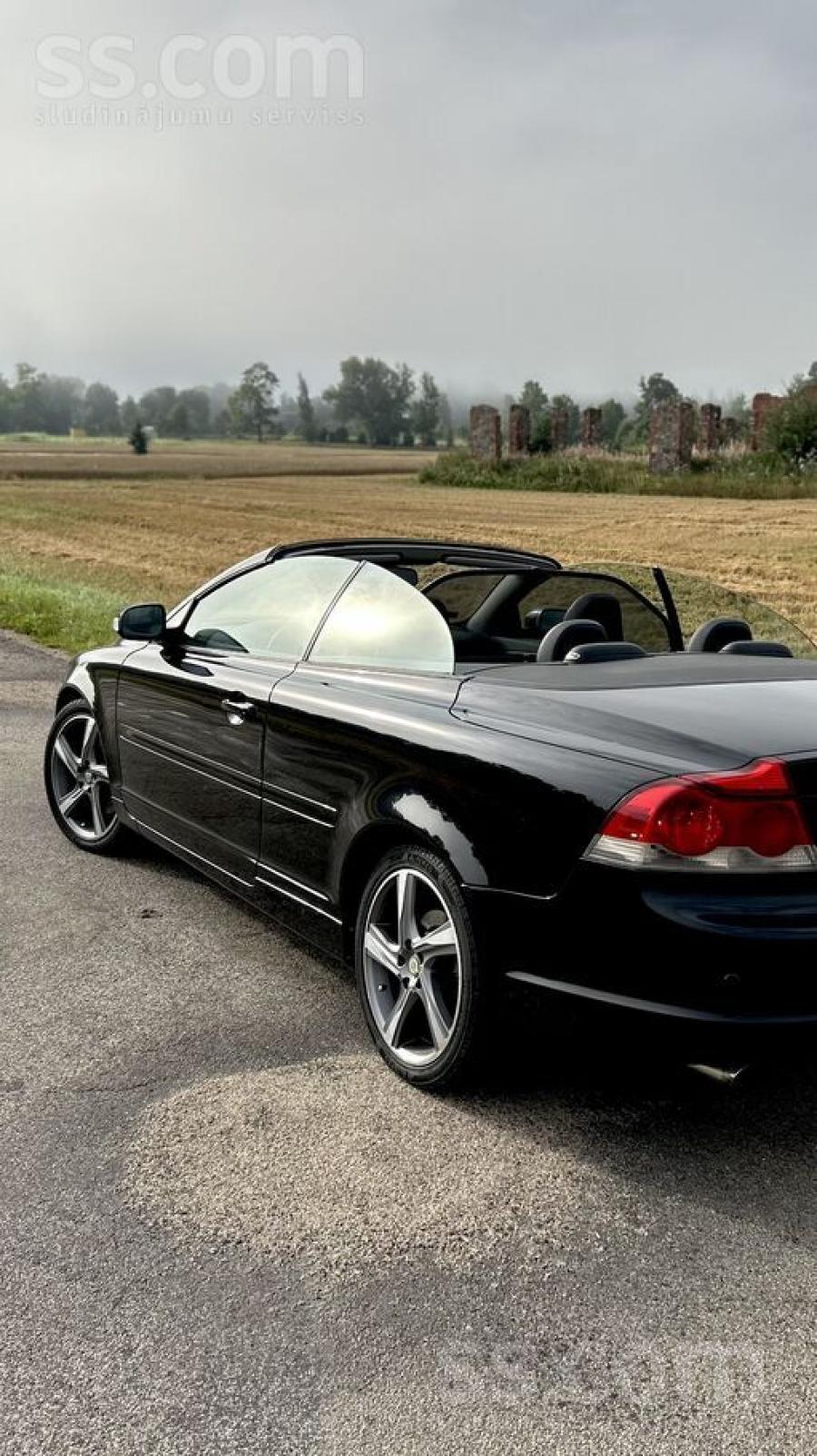 Black Volvo C70 2008 in Riga, with an engine capacity of 2.40 L and mileage of 310 thousand km for 5400 €, photo 1 on AUTOMOTO.COM.LV