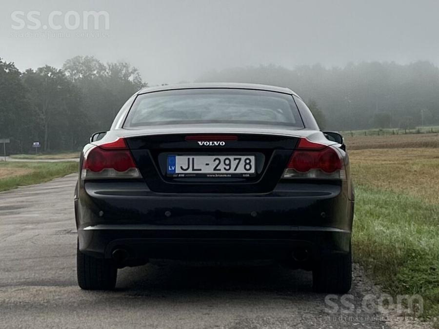 Black Volvo C70 2008 in Riga, with an engine capacity of 2.40 L and mileage of 310 thousand km for 5400 €, photo 6 on AUTOMOTO.COM.LV