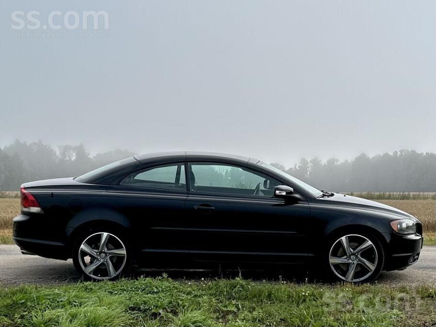 Black Volvo C70 2008 in Riga, with an engine capacity of 2.40 L and mileage of 310 thousand km for 5400 €, photo 7 on AUTOMOTO.COM.LV