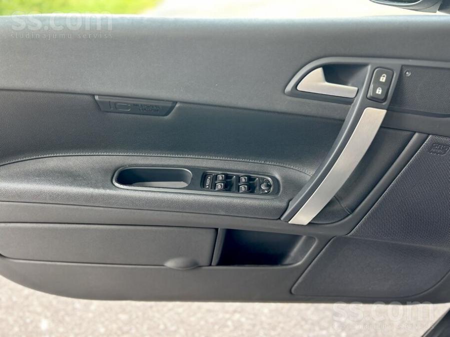 Black Volvo C70 2008 in Riga, with an engine capacity of 2.40 L and mileage of 310 thousand km for 5400 €, photo 13 on AUTOMOTO.COM.LV