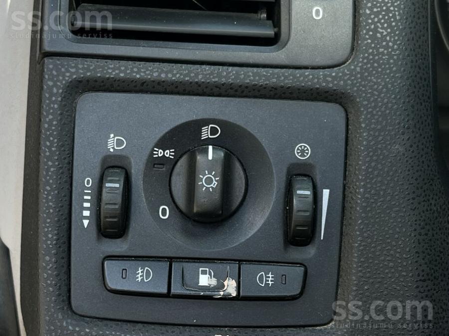 Black Volvo C70 2008 in Riga, with an engine capacity of 2.00 L and mileage of 0 thousand km for 2690 €, photo 24 on AUTOMOTO.COM.LV